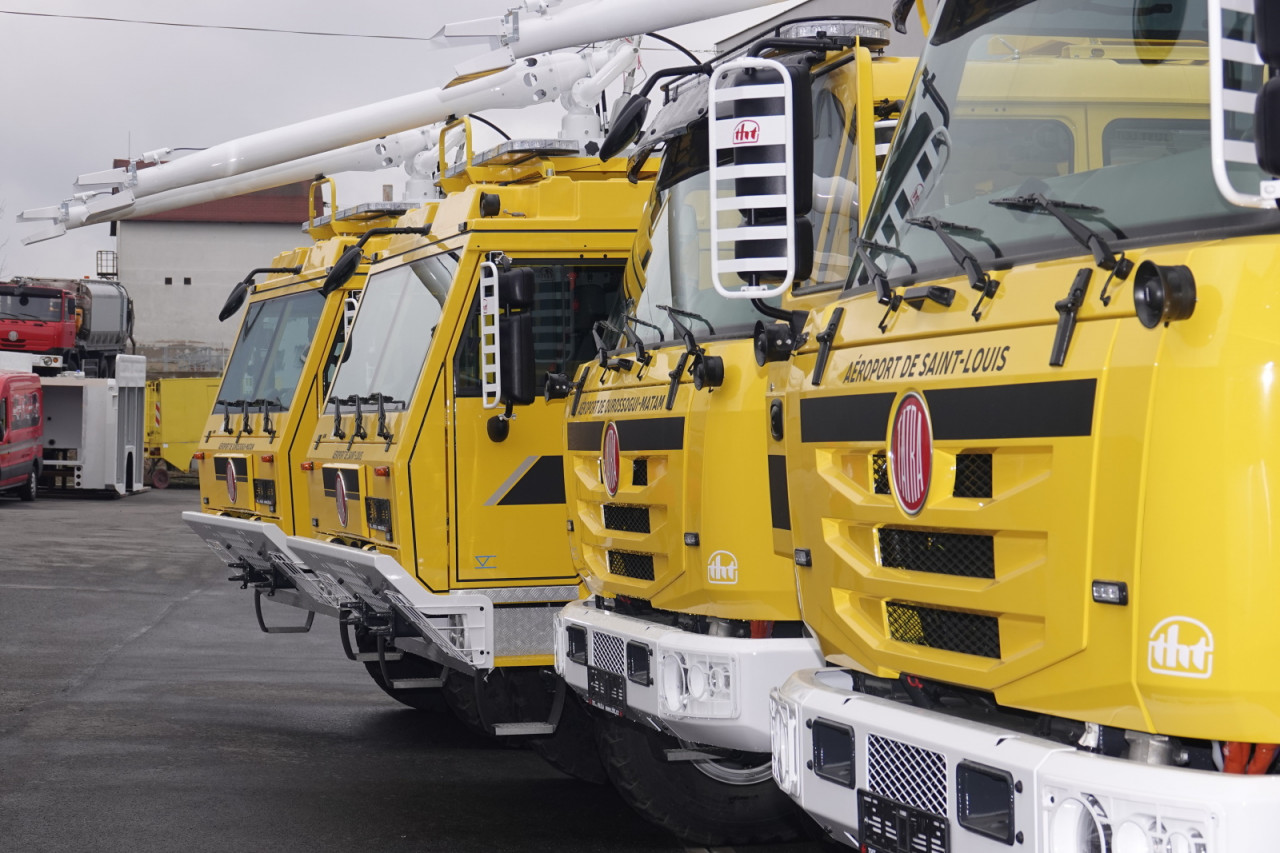 PRAS - FAT - Elevator of the TWR, firefighting vehicles, ambulances ...