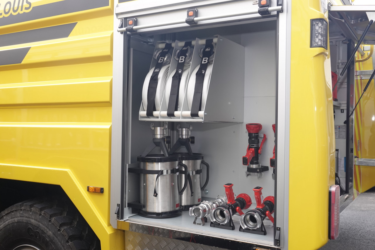 PRAS - FAT - Elevator of the TWR, firefighting vehicles, ambulances ...